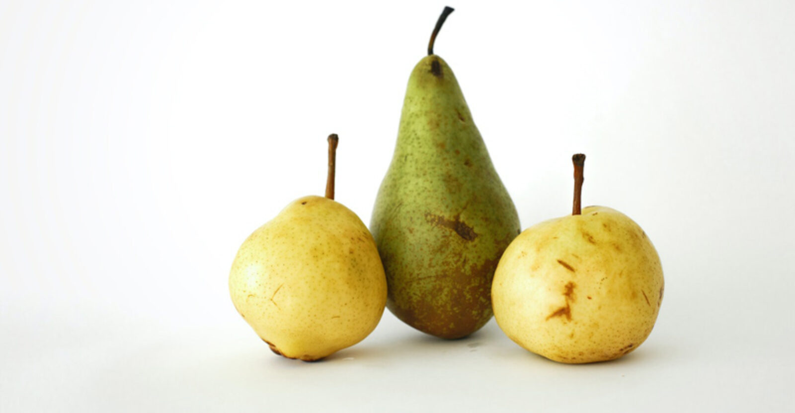 How to Freeze Pears for Smoothies [Complete Guide] - BetterFood